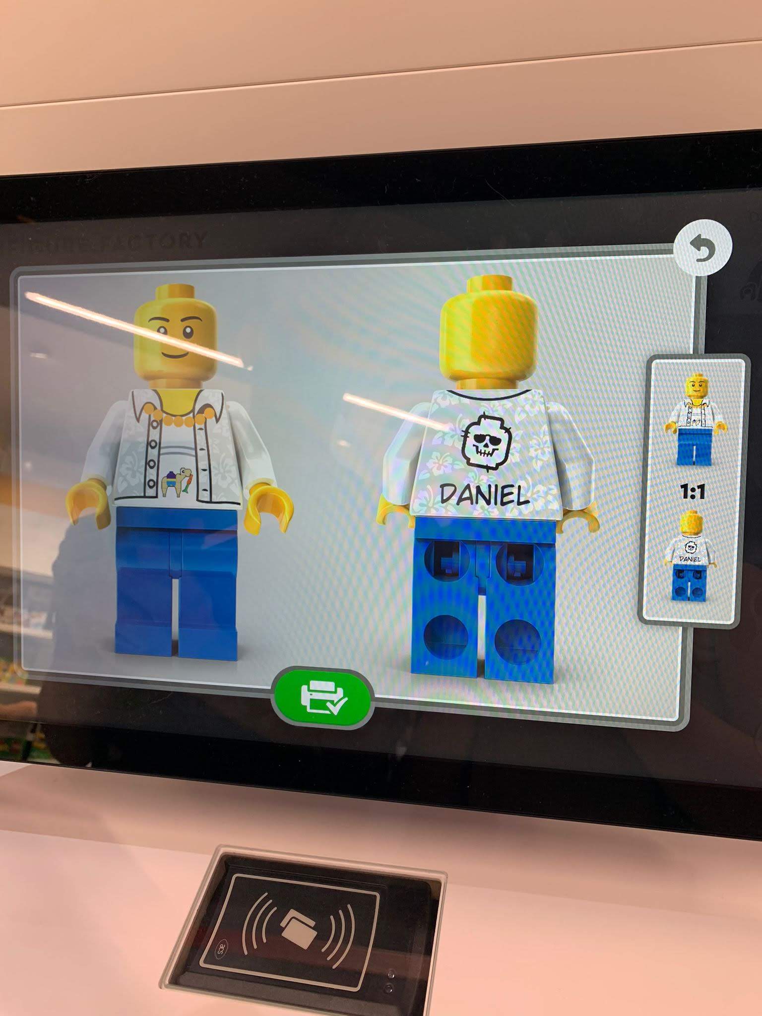 Lego Minifigures Factory - Design your own minifigure.