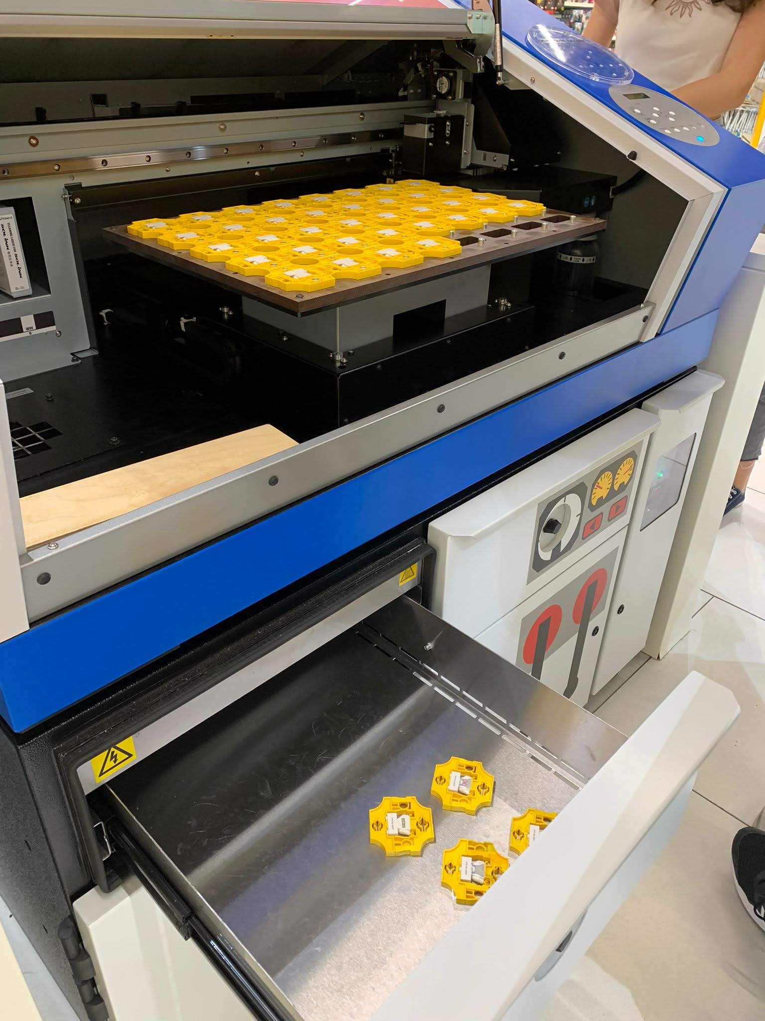 Lego Minifigures Factory - Design your own minifigure.