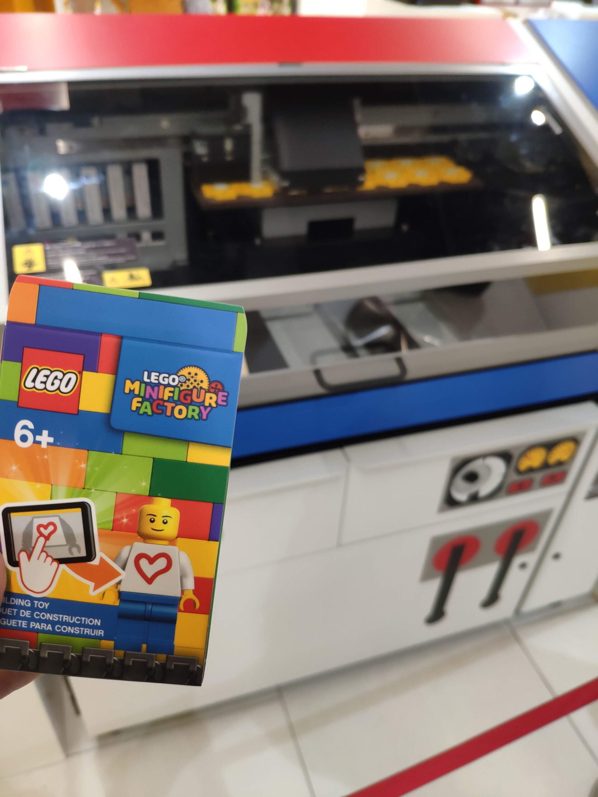 Lego Minifigures Factory - Design your own minifigure.